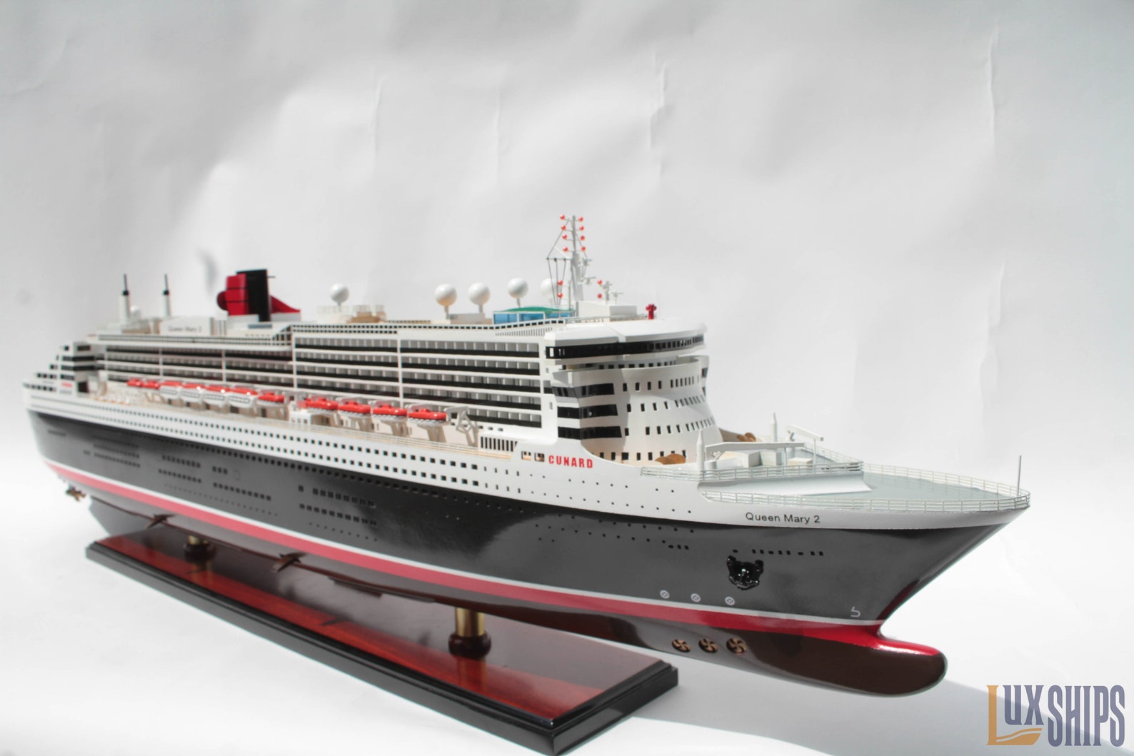 RMS Queen Mary 2 Ship Model 100cm - RMS Queen Mary 2 Wooden Ship Model ...
