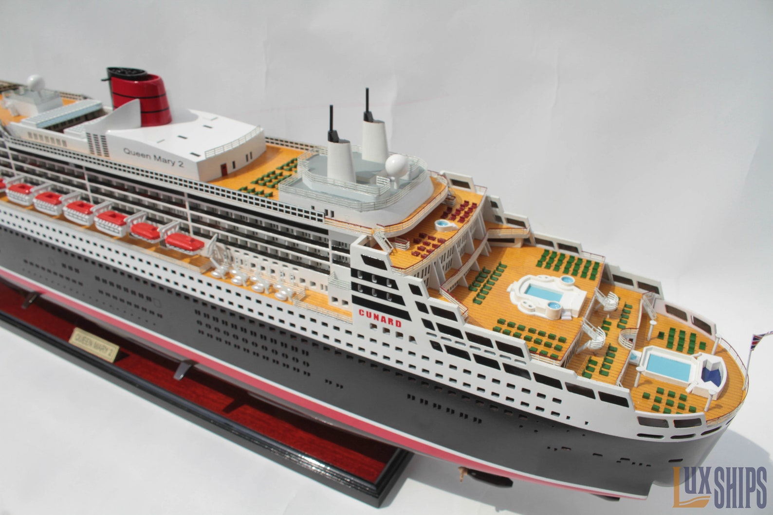 RMS Queen Mary 2 Ship Model 100cm - RMS Queen Mary 2 Wooden Ship Model ...