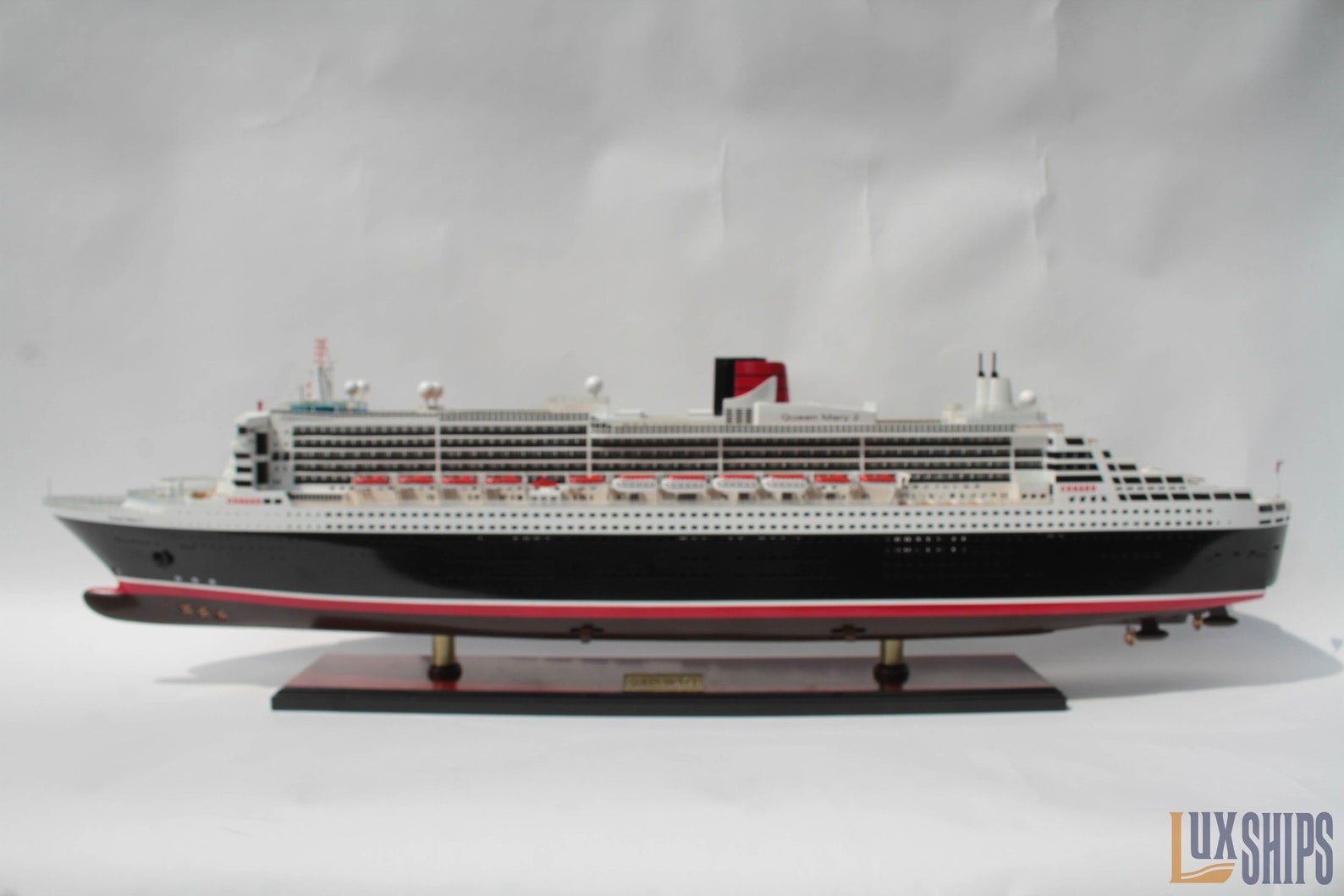 RMS Queen Mary 2 Ship Model 100cm - RMS Queen Mary 2 Wooden Ship Model ...