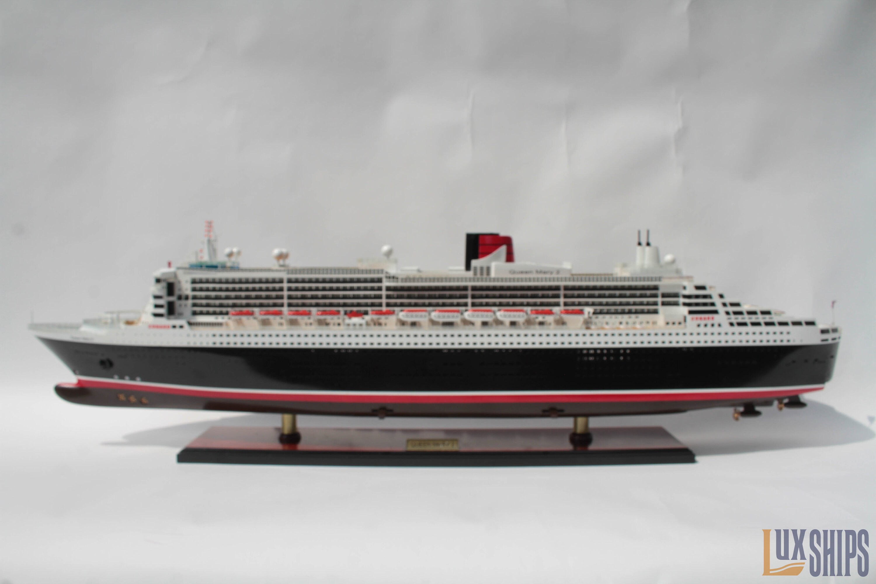 RMS Queen Mary 2 Ship Model 100cm - RMS Queen Mary 2 Wooden Ship Model ...