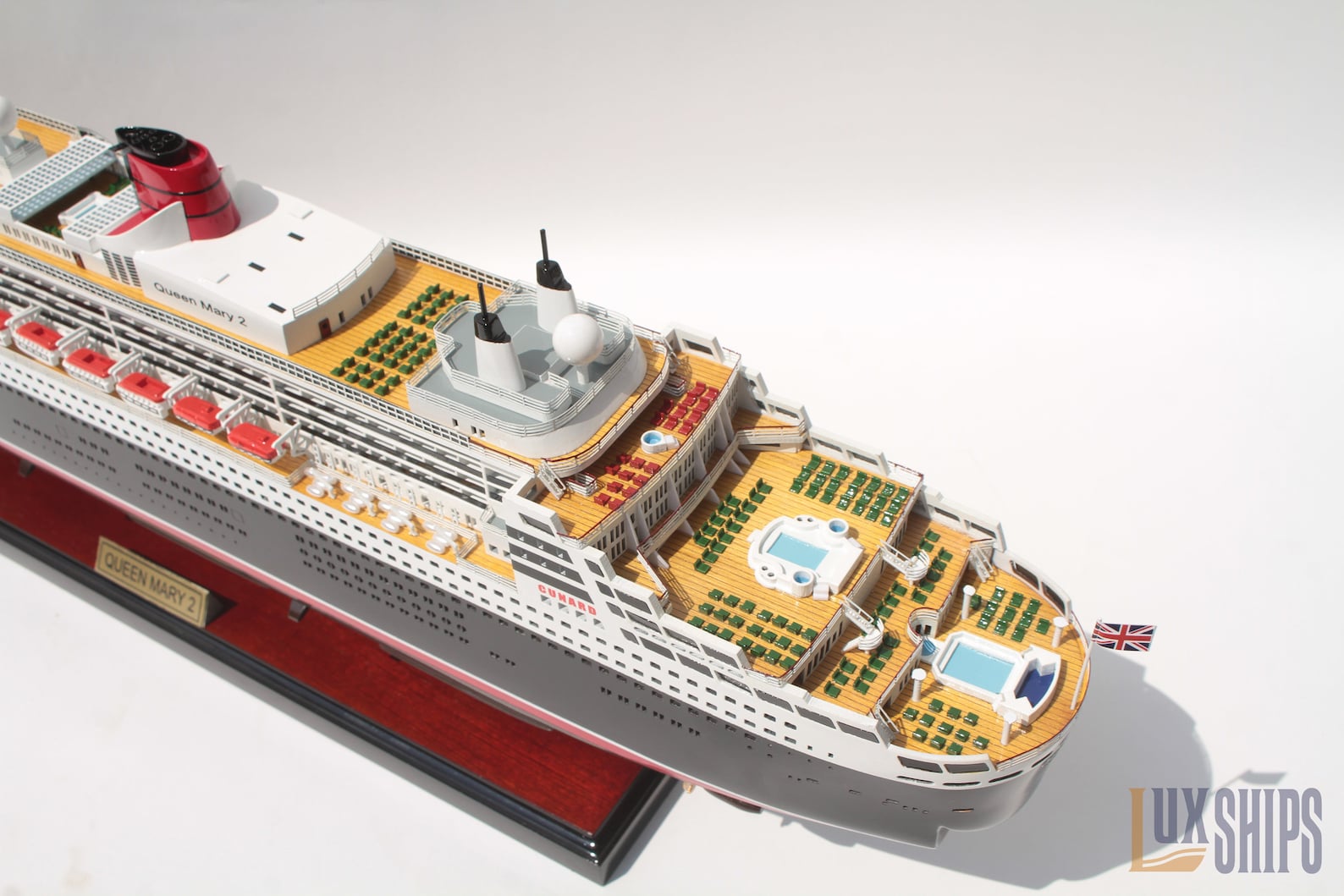 RMS Queen Mary 2 Ship Model 70cm - RMS Queen Mary 2 Wooden Ship Model ...