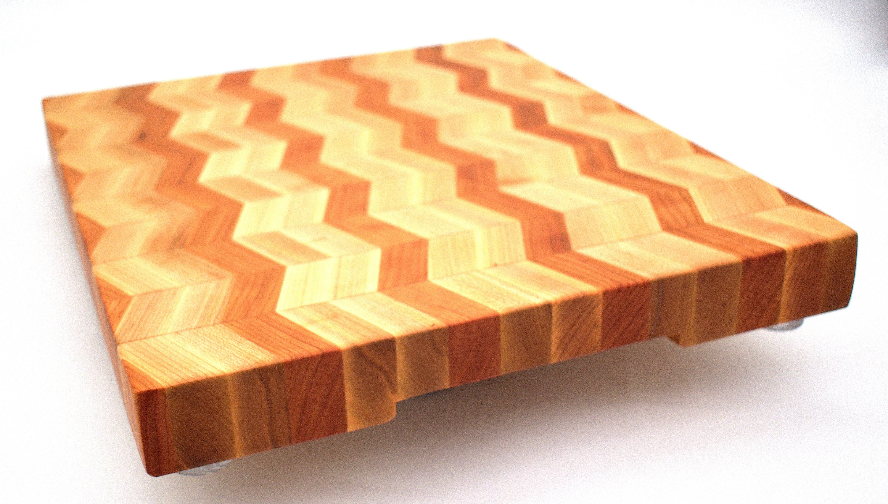 Maple and Cherry Chevron Pattern Cutting Board - Etsy.de