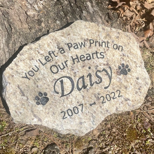 PERSONALIZED Pet Memorial Stone // Engraved Stone // - Etsy