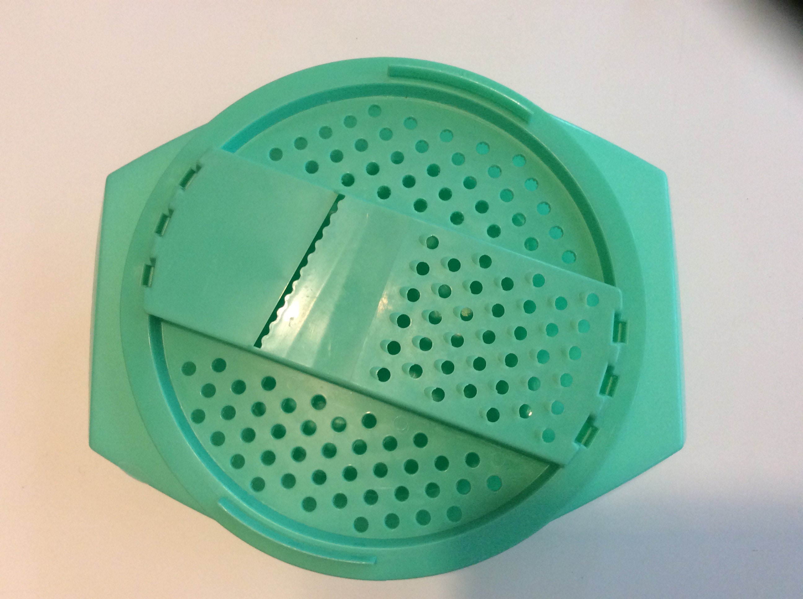 Tupperware Grater/slicer/shredder- Cheese, Veggies- Green - Etsy
