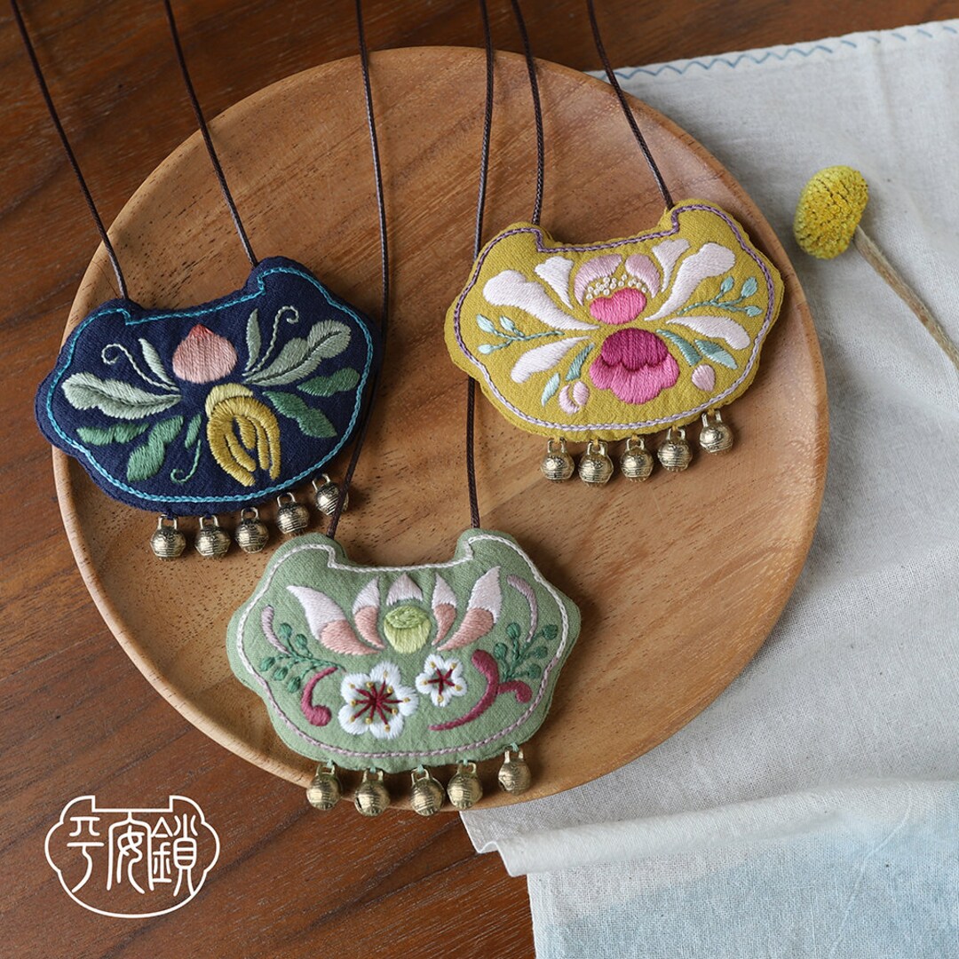 Lock Shape Lotus Pattern Amulet / Beginner DIY Emrboidery Kit Handmade ...