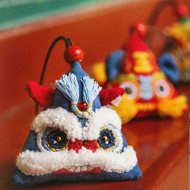 Triangle Sachet Lucky Amulet / Beginner DIY Emrboidery Kit / - Etsy