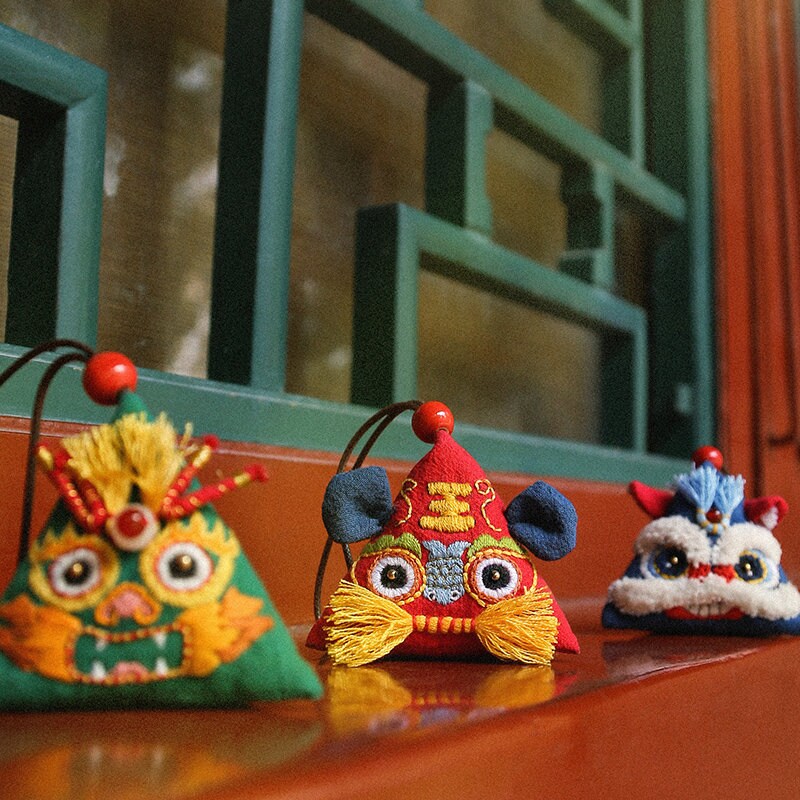 Triangle Sachet Lucky Amulet / Beginner DIY Emrboidery Kit / - Etsy