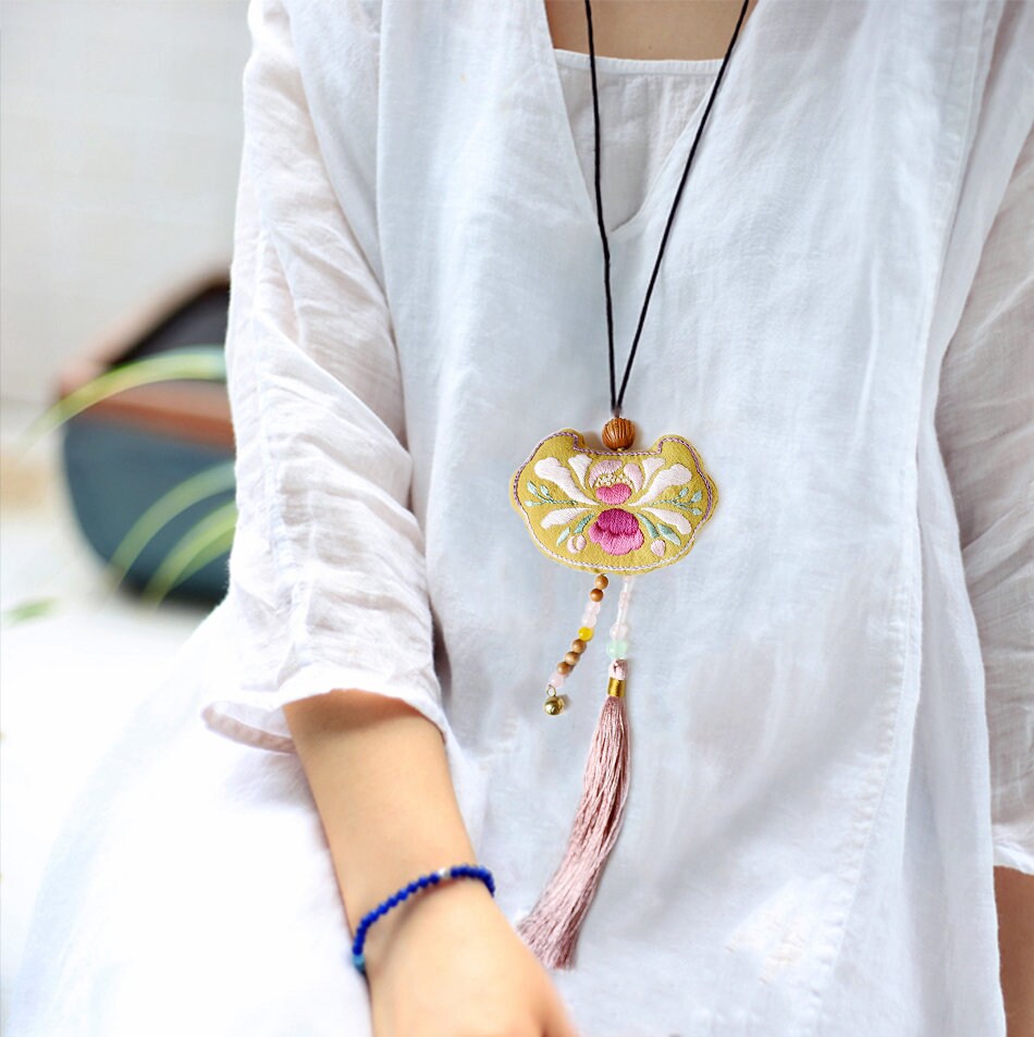 Lock Shape Lotus Pattern Amulet / Beginner DIY Emrboidery Kit Handmade ...