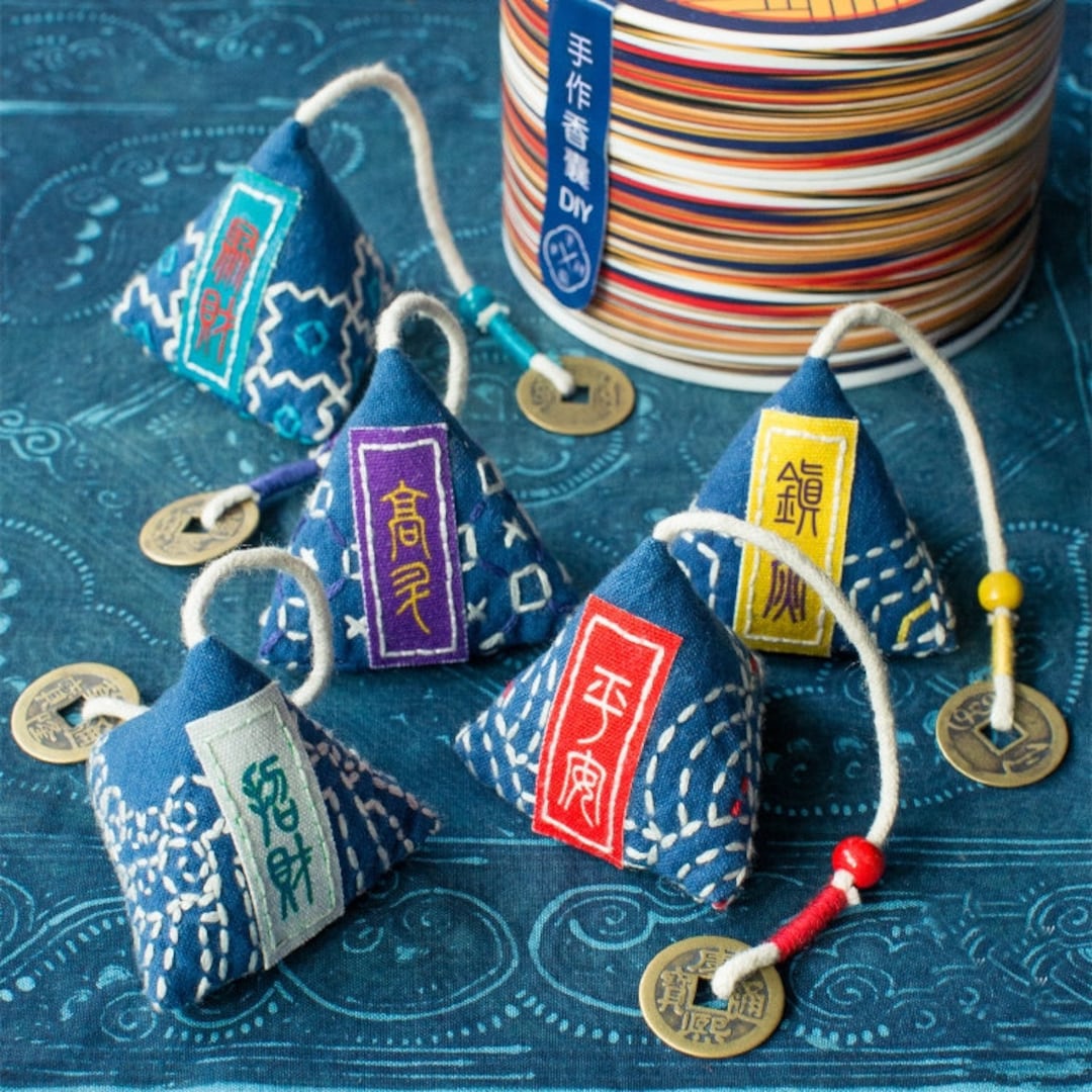 Triangle Sachet Amulet / DIY Embroidery Kit for Beginners / Pack of 5 ...