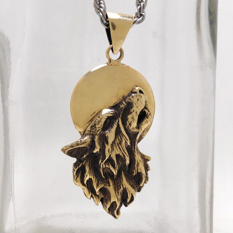 Howling Wolf Pendant - Etsy