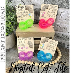 Valentine's Day Classroom Cards Slinky Holder, Coil Spring Valentine's ...