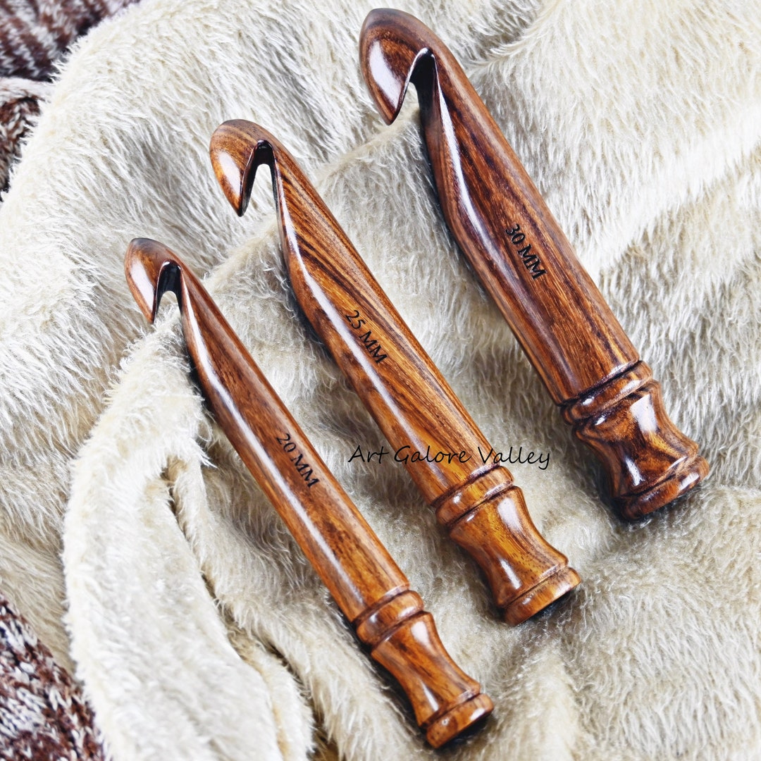 Wooden Ergonomic Set of 3 Jumbo Crochet Hooks 20 MM, 25 MM & 30 MM ...