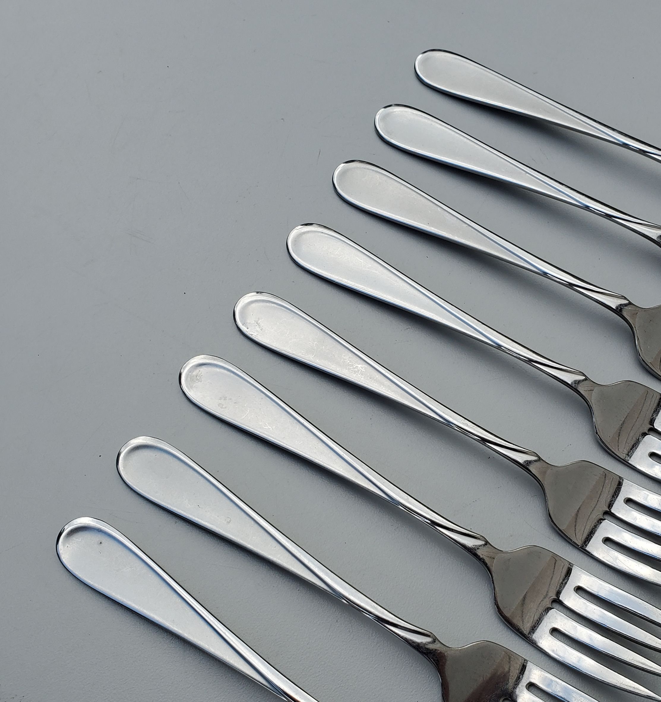Oneida Flight Reliance Stainless Flatware Set of 8 Salad Forks Satin ...