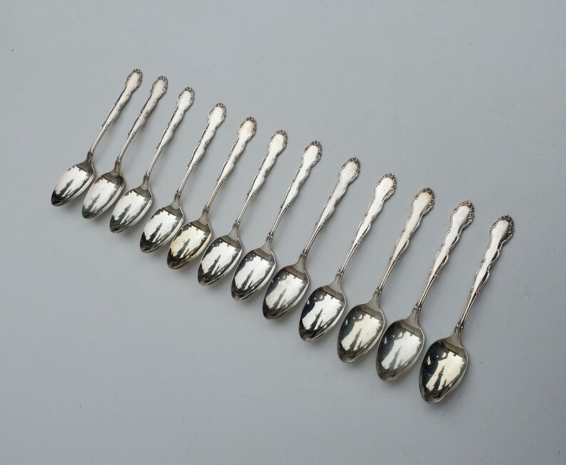 Oneida 1881 Rogers Silverplate Flirtation Pattern Set of 12 Soup Spoons ...