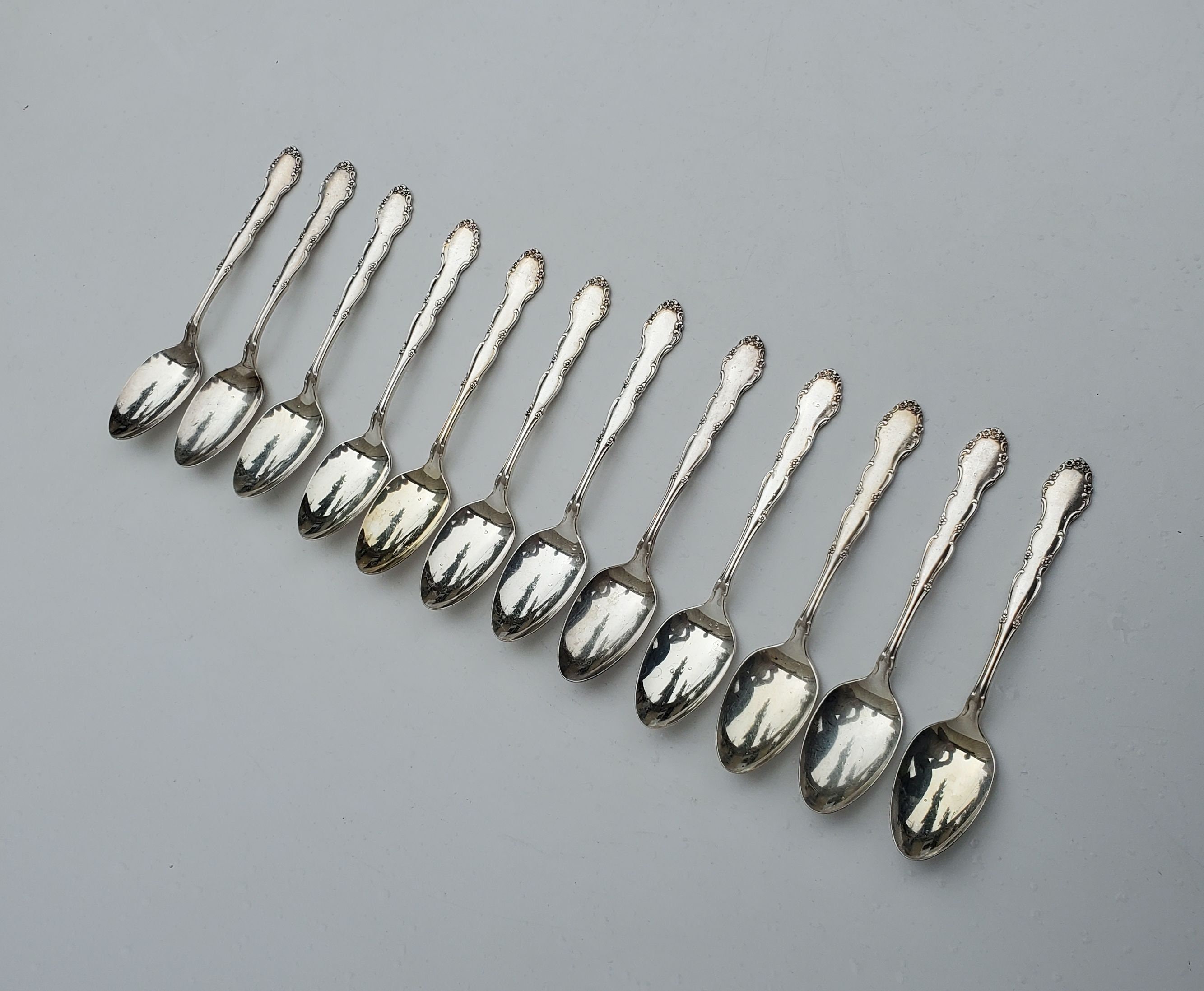 Oneida 1881 Rogers Silverplate Flirtation Pattern Set of 12 Soup Spoons ...