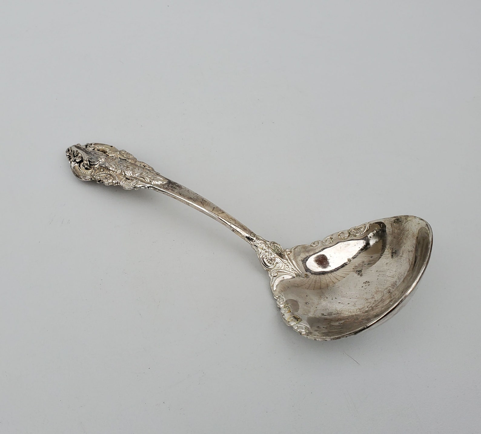Godinger Silverplate Baroque Pattern Gravy Ladle Ornate Handle Design ...