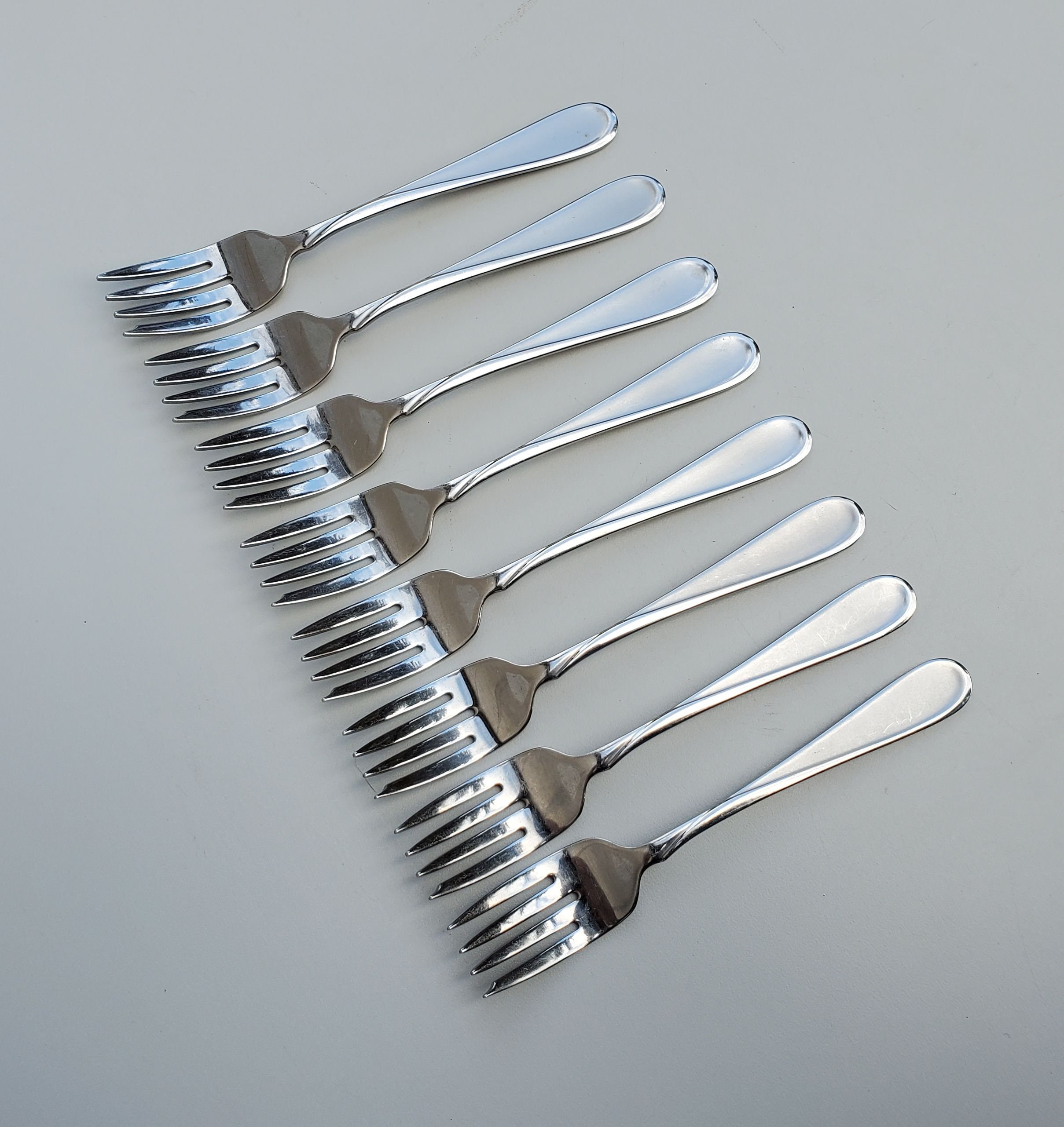 Oneida Flight Reliance Stainless Flatware Set of 8 Salad Forks Satin ...