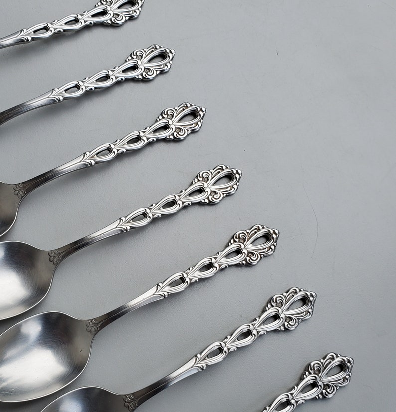 Oneida Stainless Chandelier Pattern - Set of 7 Soup Spoons - Glossy ...