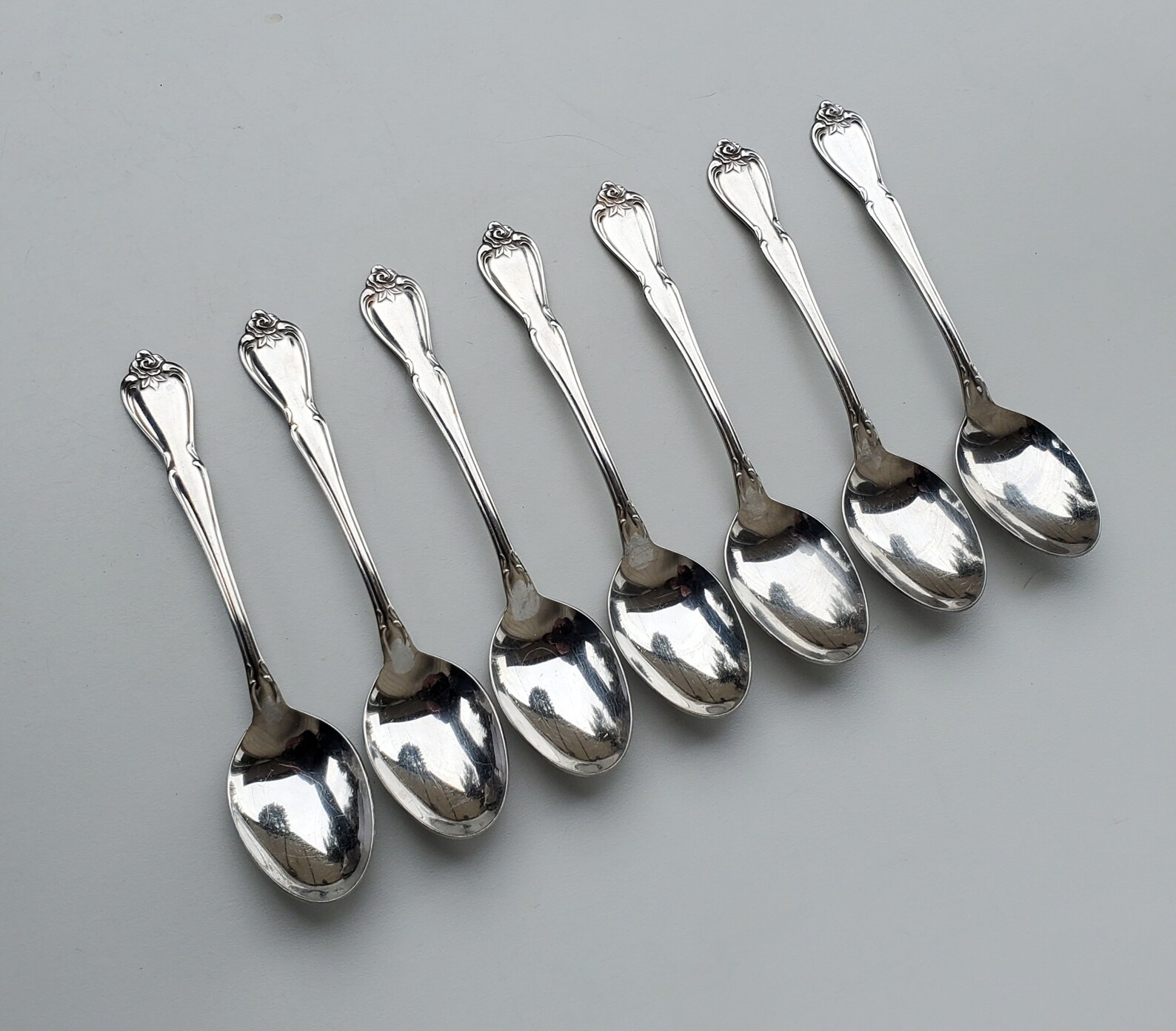 Oneida 1881 Wm Rogers Arbor Rose Pattern - Set of 7 Soup Spoons ...