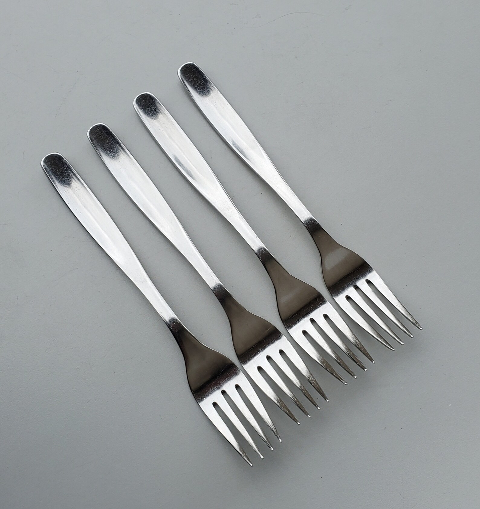 Gourmet Settings 18/10 GS Stainless Vault Pattern - Set of 4 Dinner ...