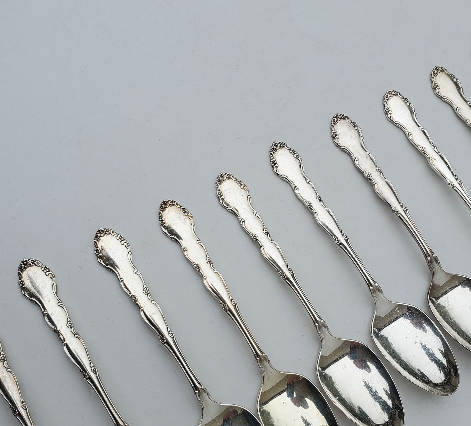 Oneida 1881 Rogers Silverplate Flirtation Pattern Set of 12 Soup Spoons ...