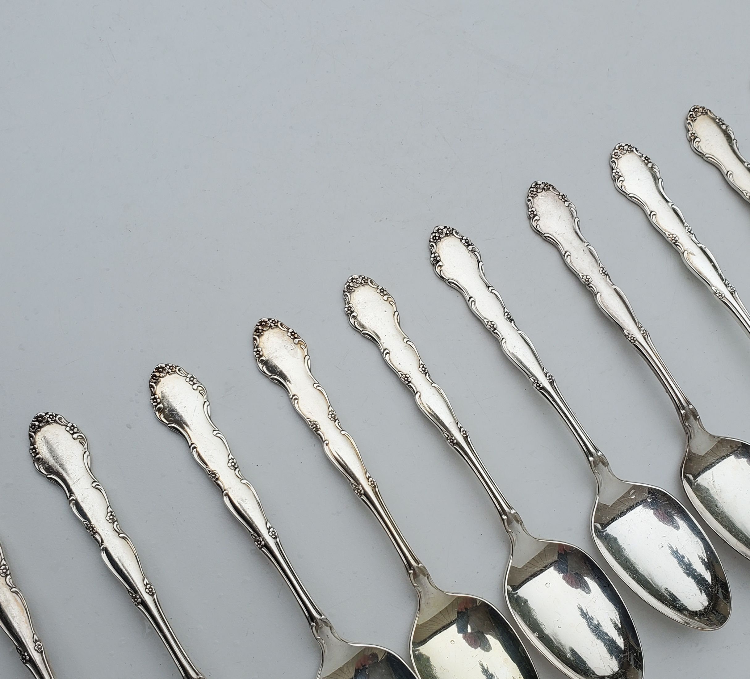 Oneida 1881 Rogers Silverplate Flirtation Pattern Set of 12 Soup Spoons ...
