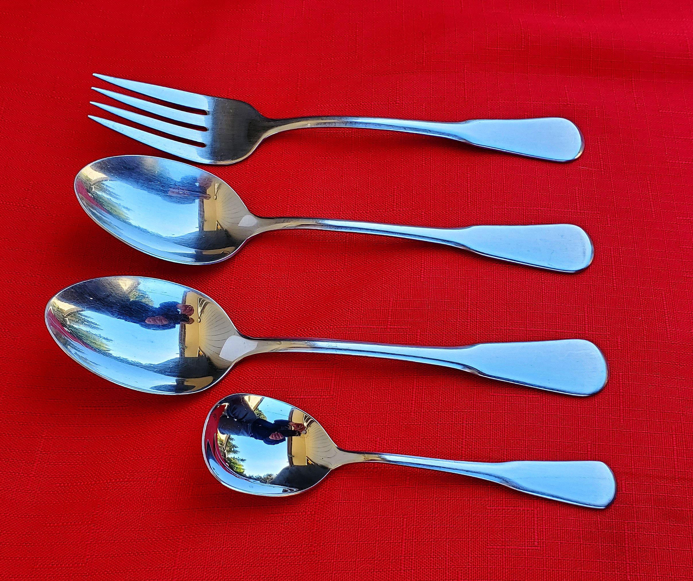 Oneida Deluxe Stainless Yankee Clipper Pattern Set of Four Pieces 2 ...