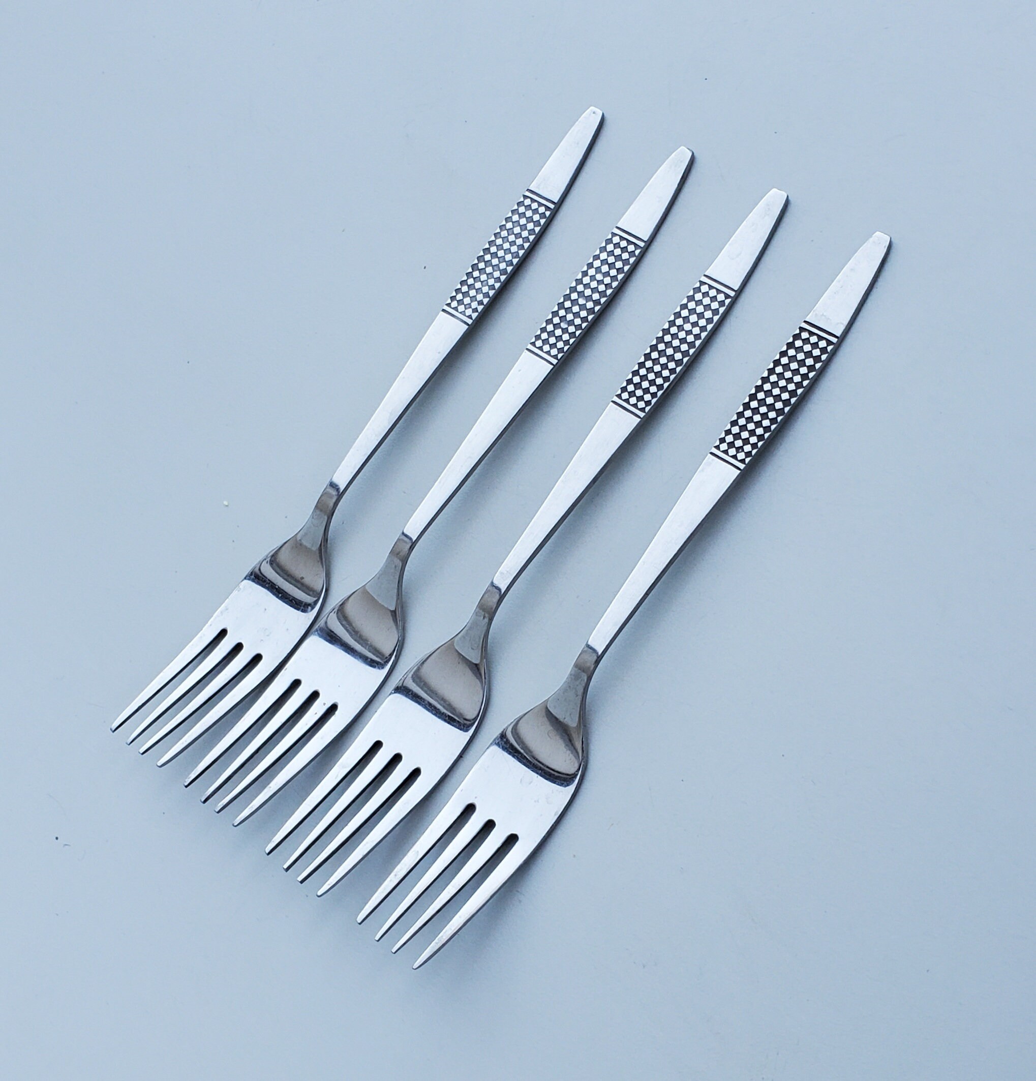 UNF116 Pattern Stainless Silverware - Set of 4 Dinner Forks - Black ...