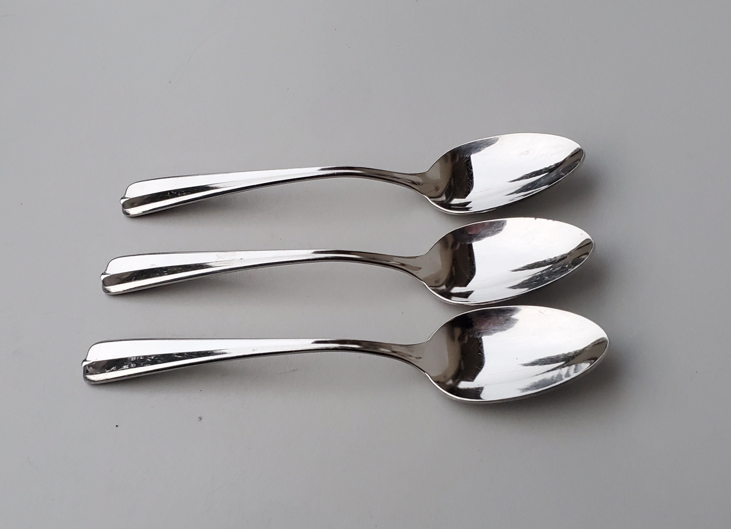 Oneida Stainless Gala Impulse Pattern Set of 3 Teaspoons Glossy Finish ...
