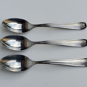 Oneida Stainless Dylan Pattern Soup Spoon Set of 3 Spoons - Stain ...