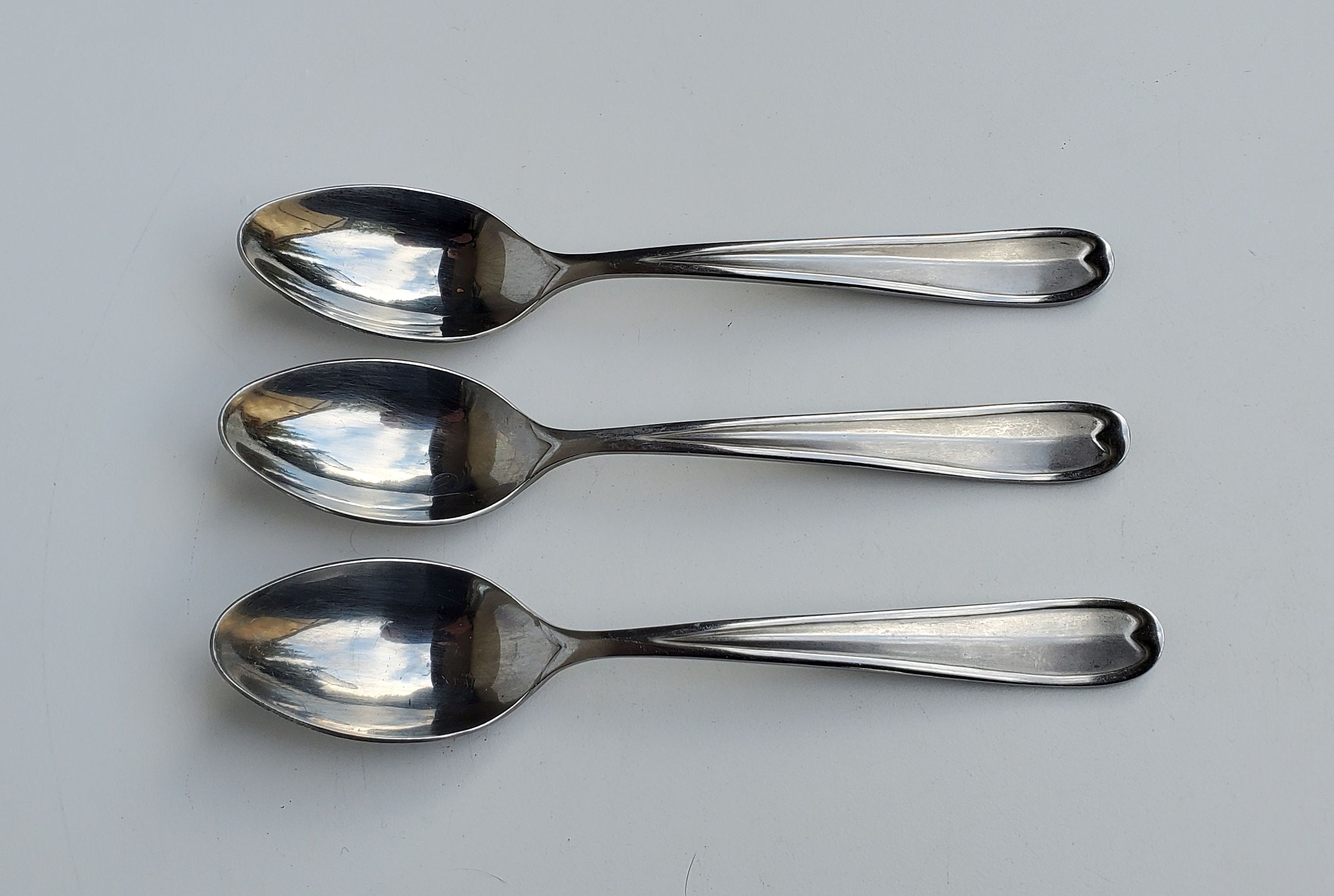 Oneida Stainless Dylan Pattern Soup Spoon Set of 3 Spoons - Etsy