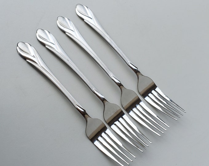 Hampton Silversmiths Stainless Flatware Lily Pattern - Set of 5 Dinner ...