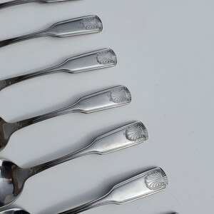 Restaurant Essentials Shell Design - Soup Spoon Set - 12 Soup Spoons ...
