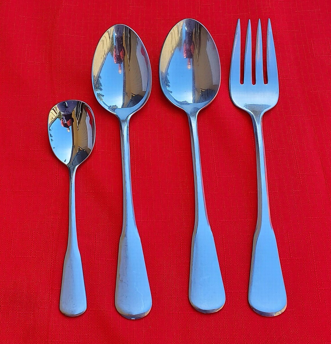 Oneida Deluxe Stainless Yankee Clipper Pattern Set of Four Pieces 2 ...