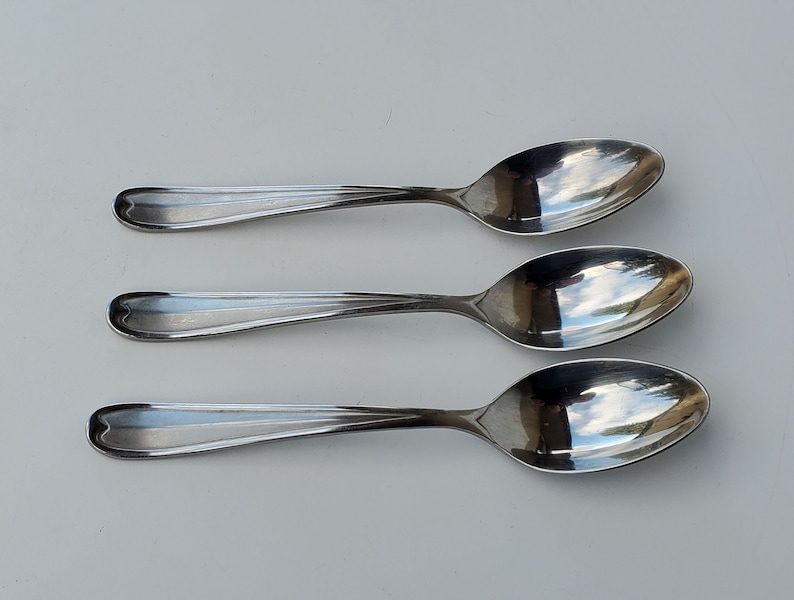 Oneida Stainless Dylan Pattern Soup Spoon Set of 3 Spoons - Etsy