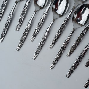 Oneida Northland Stainless Flatware - Secret Fling Pattern - Set of 14 ...