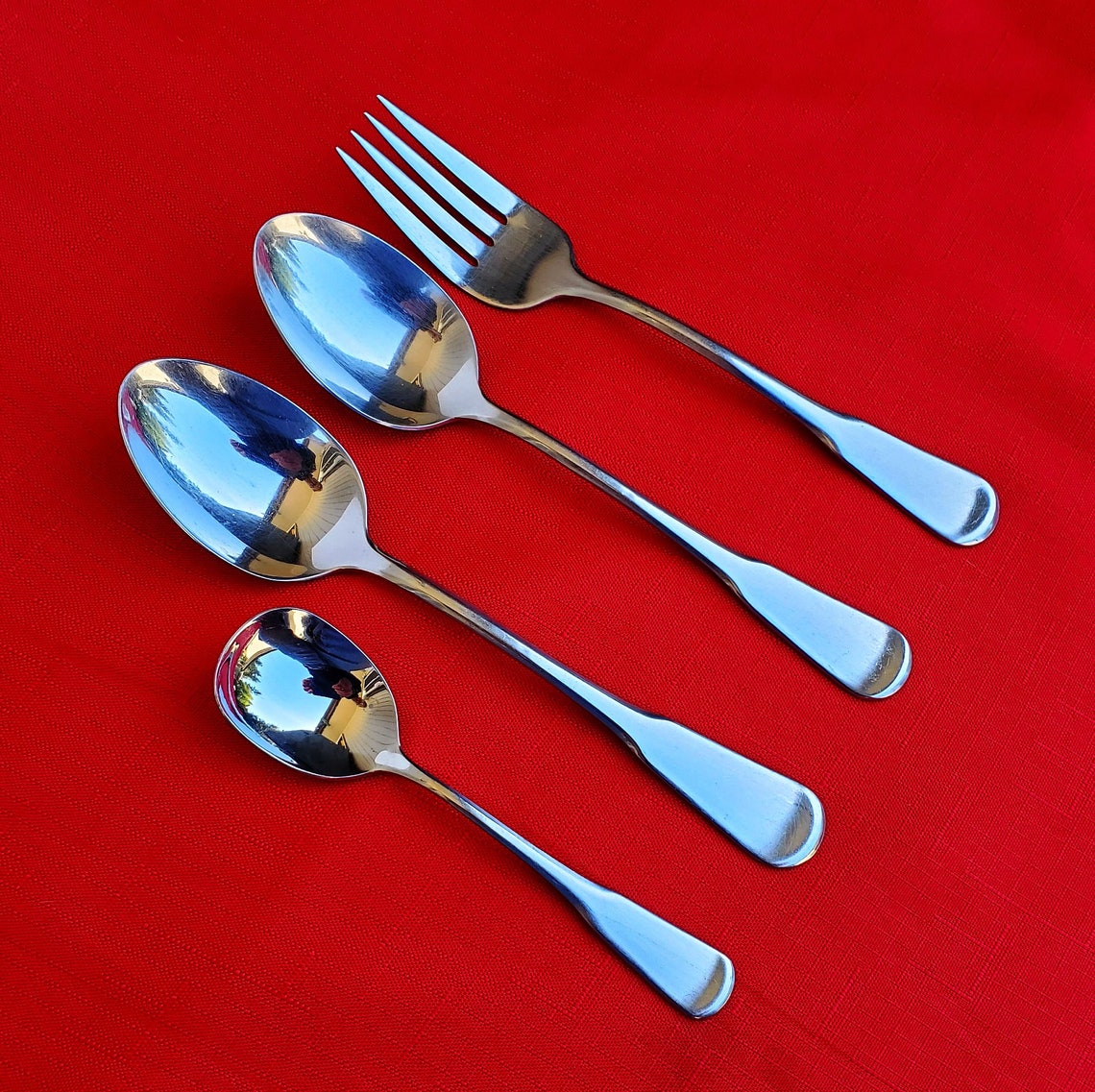 Oneida Deluxe Stainless Yankee Clipper Pattern Set of Four Pieces 2 ...