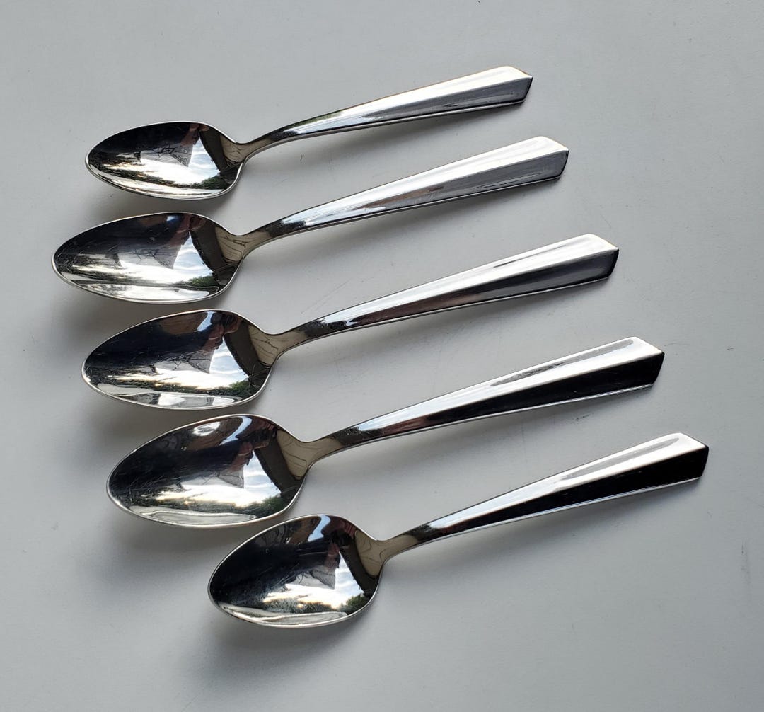 Oneida 18/10 Stainless Vertica Pattern - Mixed Lot of 5 Spoons - 3 Soup ...