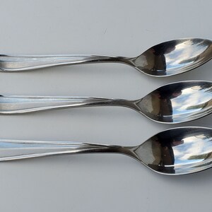 Oneida Stainless Dylan Pattern Soup Spoon Set of 3 Spoons - Stain ...