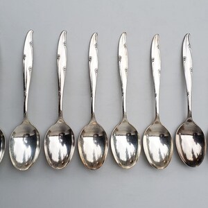 Oneida Community Silverplate Silver Flower Pattern - Set of 8 Soup ...