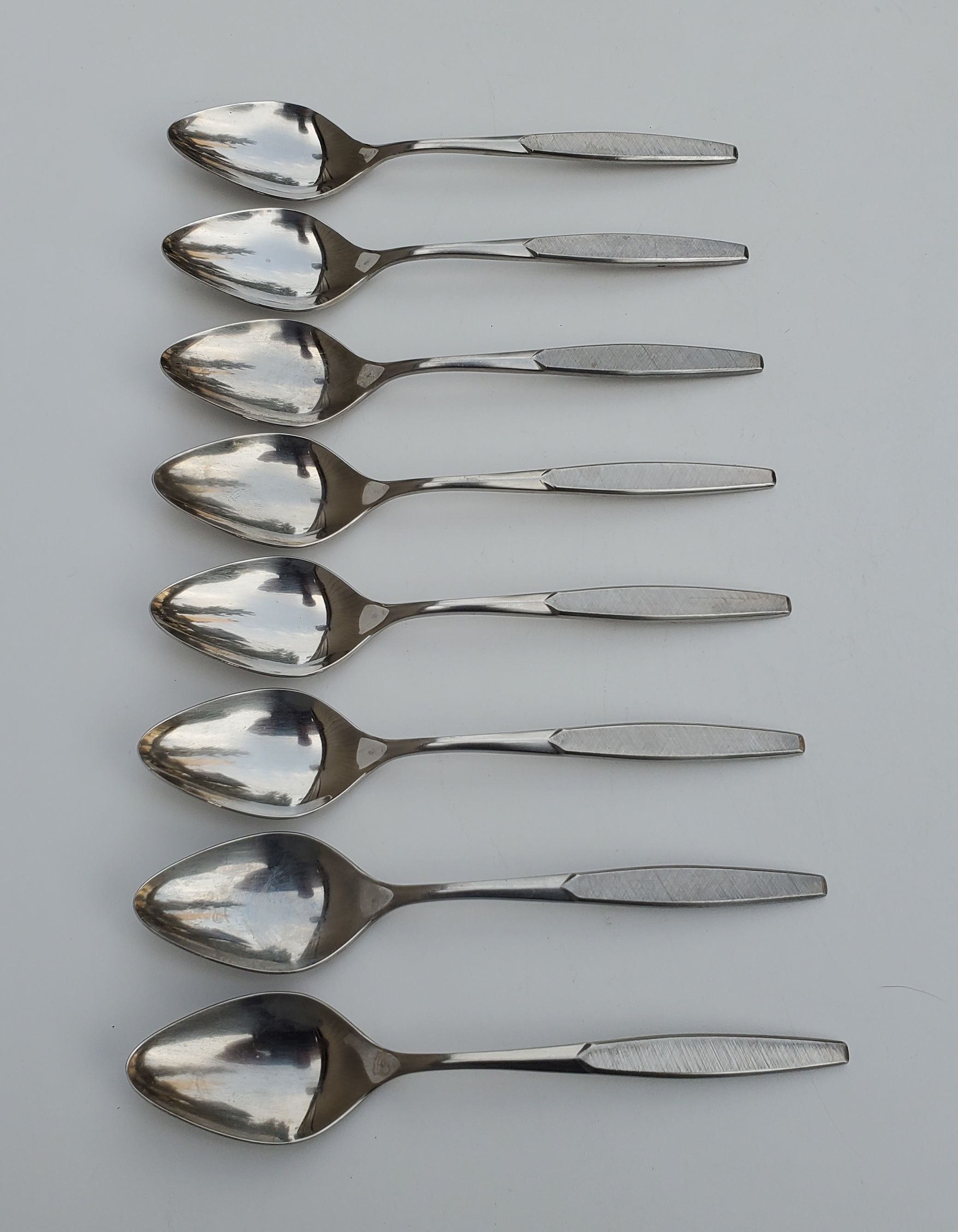 International Deluxe 18/8 Stainless Saturna Pattern Set of 8 Soup ...