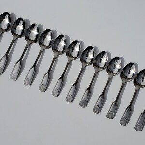 Restaurant Essentials Shell Design - Soup Spoon Set - 12 Soup Spoons ...