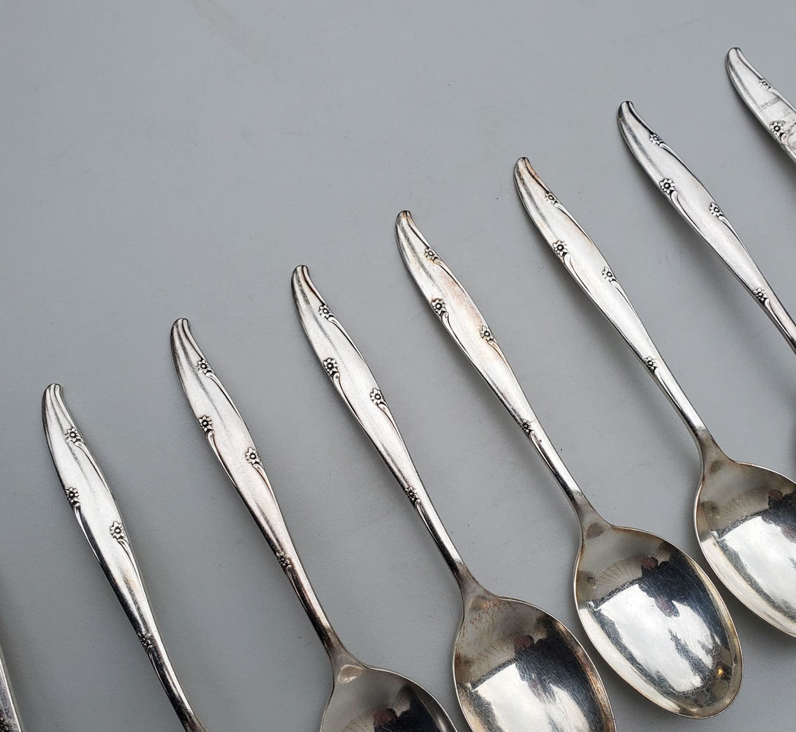 Oneida Community Silverplate Silver Flower Pattern Set of 8 - Etsy
