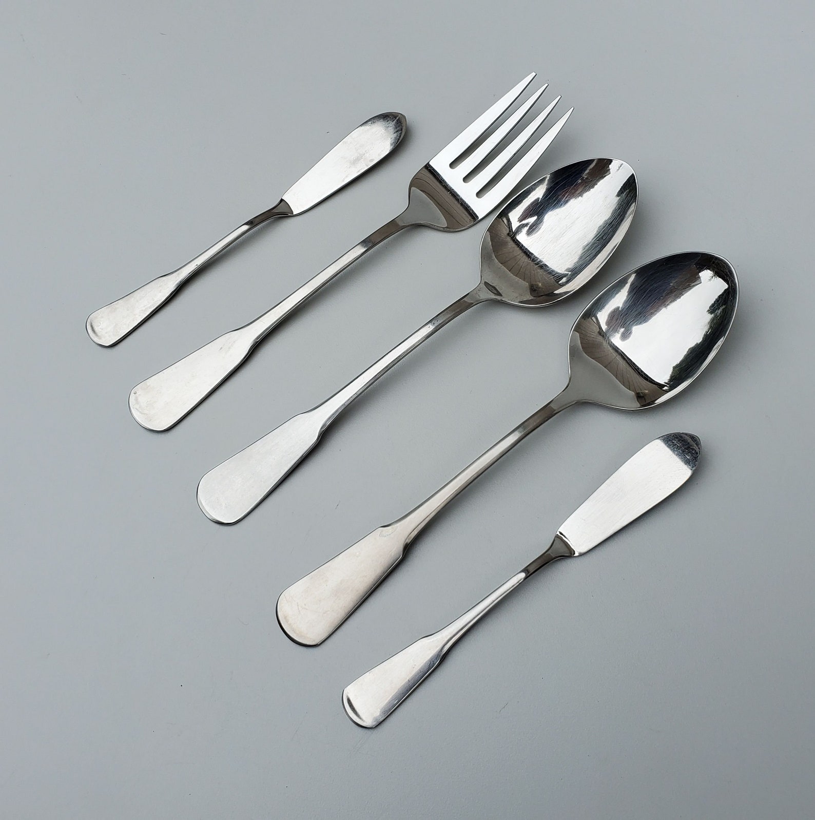 Oneida Deluxe Stainless Yankee Clipper Pattern Set of 5 Serving Pieces 2 Large Serving Spoons 1 ...