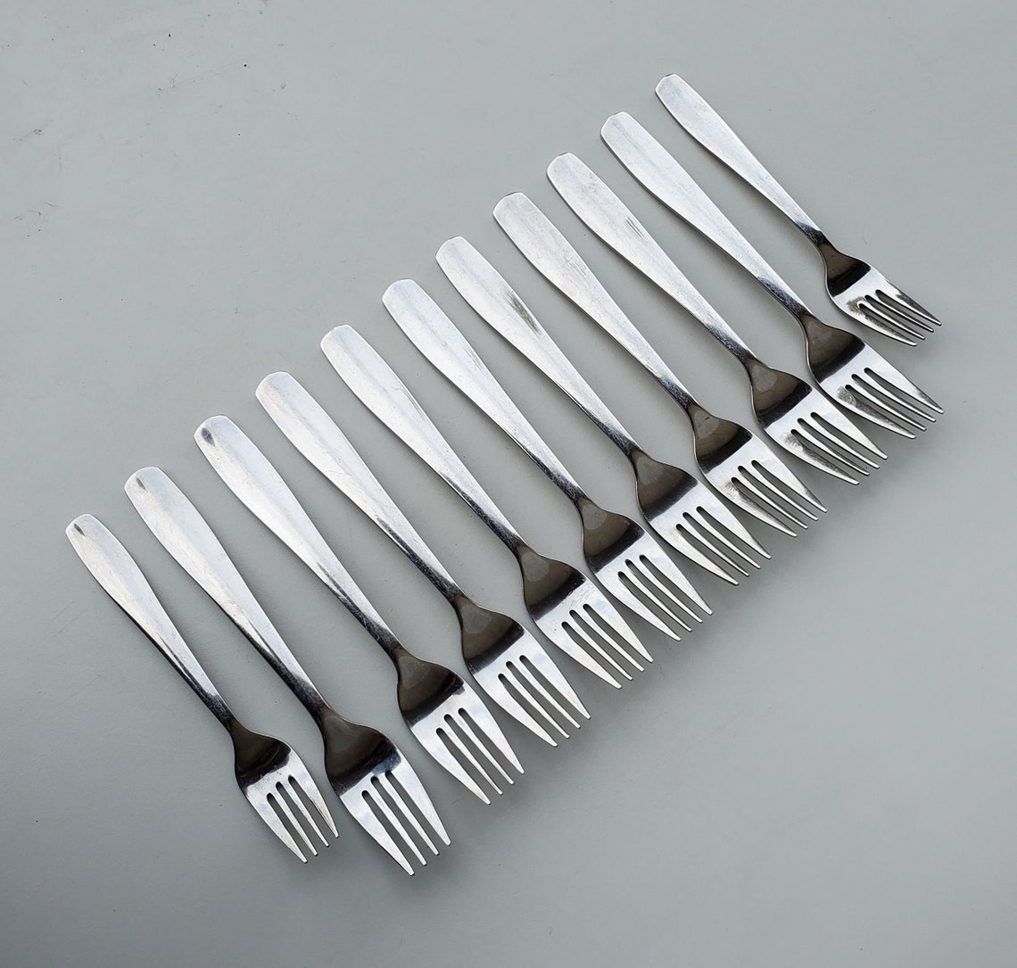 Gourmet Settings 18/0 Stainless Cabaret Pattern - Set of 11 Forks ...