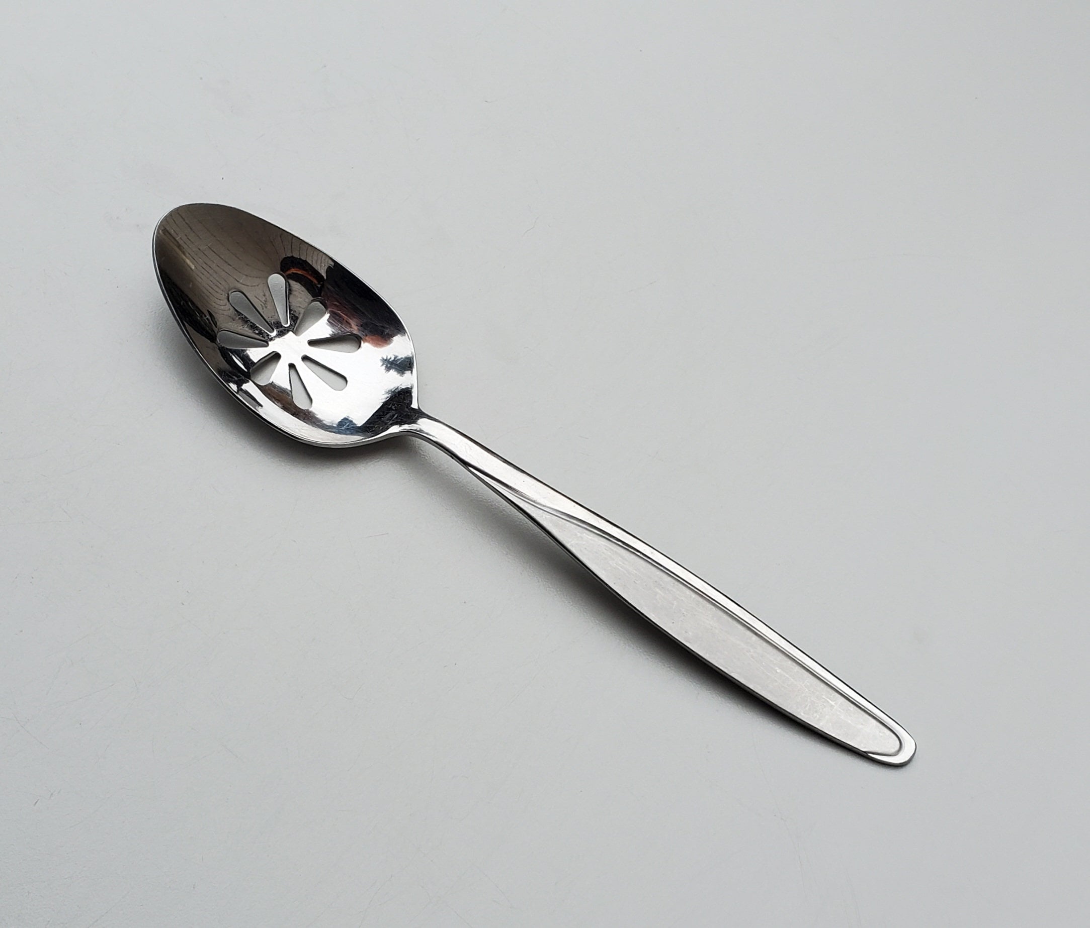 Cuisinart 18/10 Stainless Satin Wrap Pattern Large Pierced Serving ...