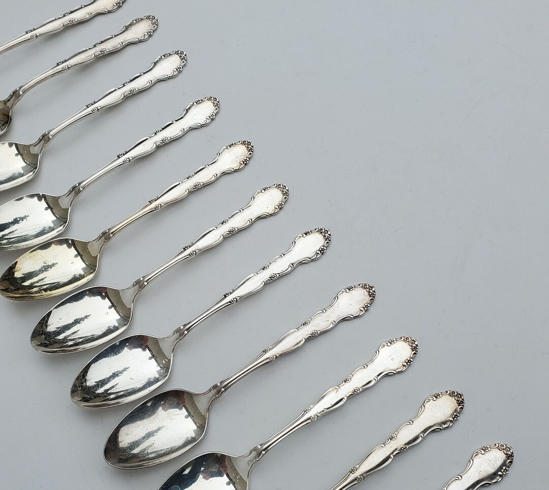 Oneida 1881 Rogers Silverplate Flirtation Pattern - Set of 12 Soup ...