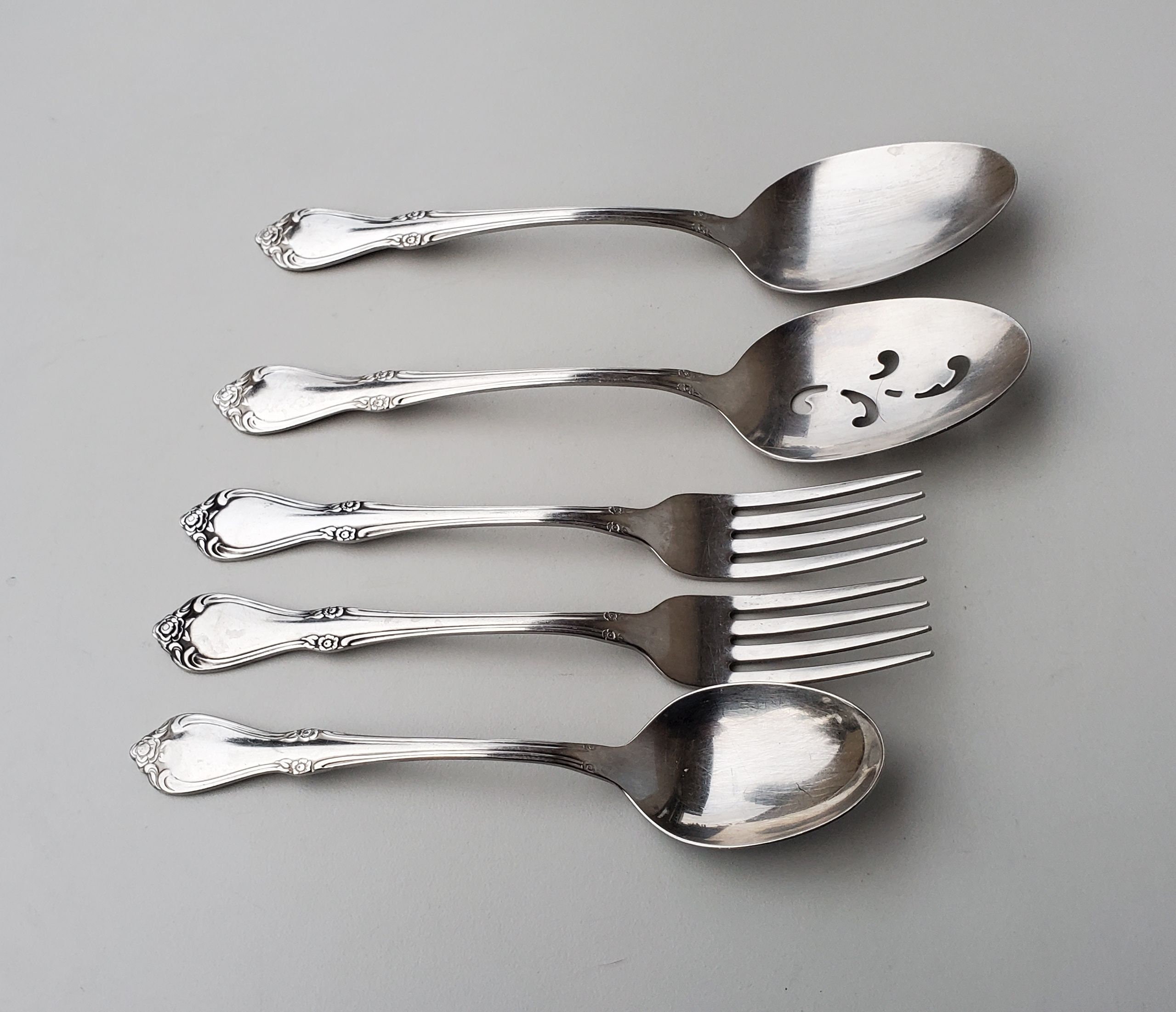 Oneida 1881 Rogers Deluxe Stainless Celebrity Pattern Mixed Lot of 5 ...