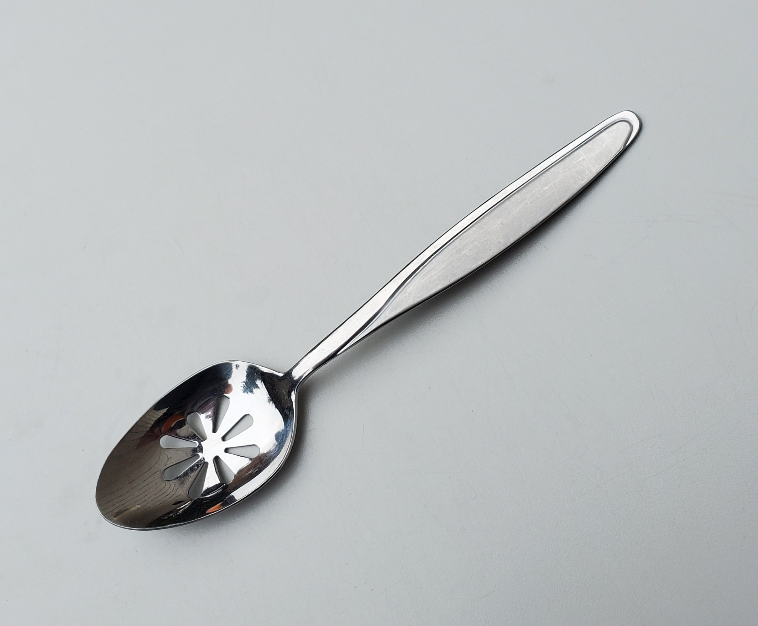 Cuisinart 18/10 Stainless Satin Wrap Pattern Large Pierced Serving ...