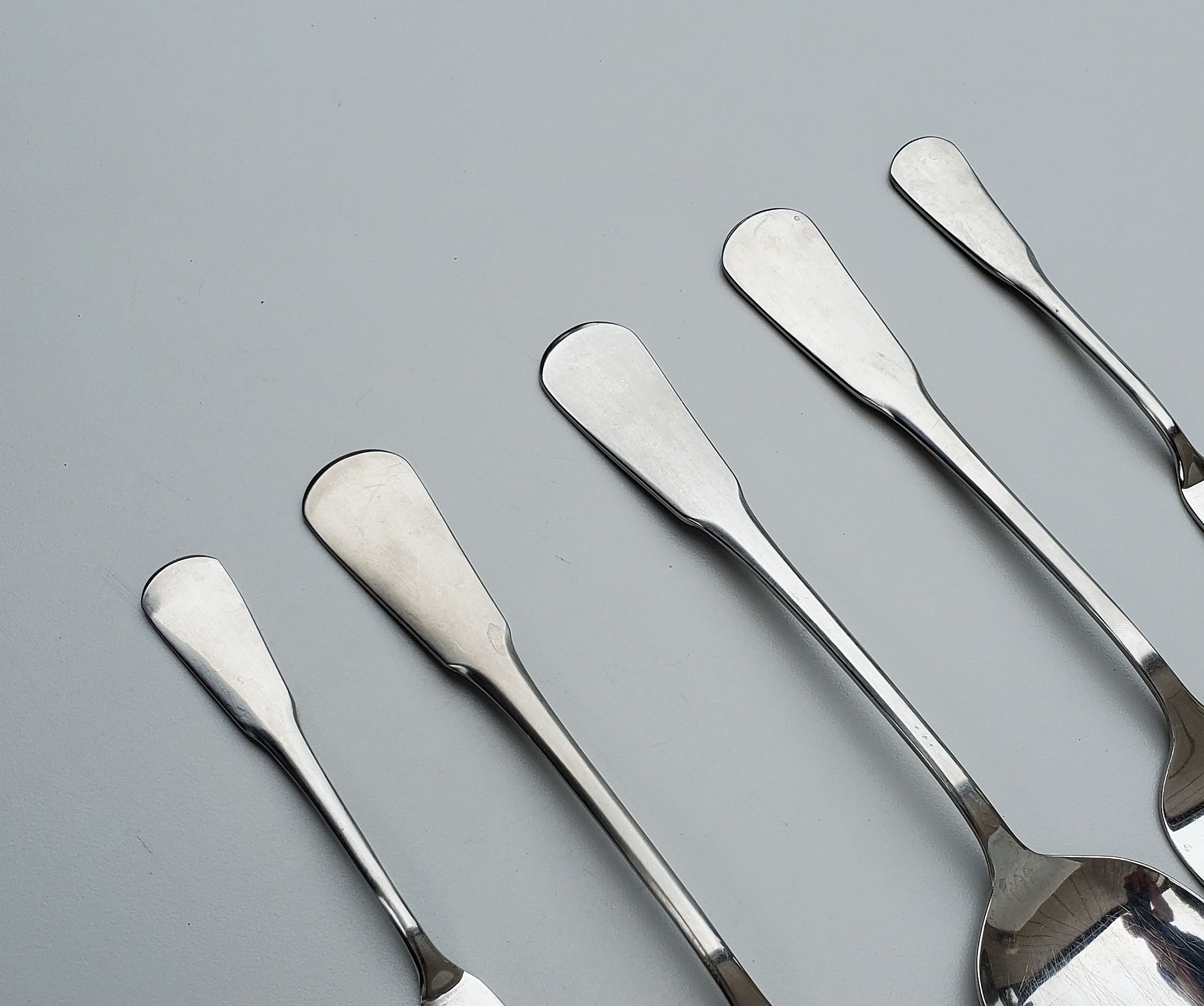 Oneida Deluxe Stainless Yankee Clipper Pattern Set of 5 Serving Pieces 2 Large Serving Spoons 1 ...